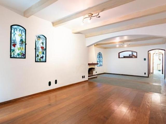 Sobrado para venda com 4 quartos, 297m²