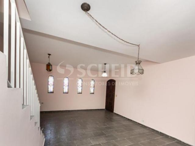 Sobrado para venda com 4 quartos, sendo 1 suíte, 145m²