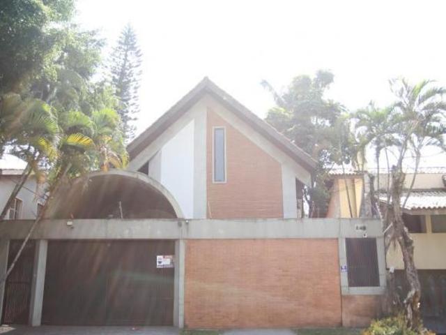 Sobrado para venda com 4 quartos, sendo 2 suítes, 390m²