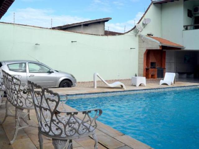 Sobrado para venda com 5 quartos, sendo 5 suítes, 258m²