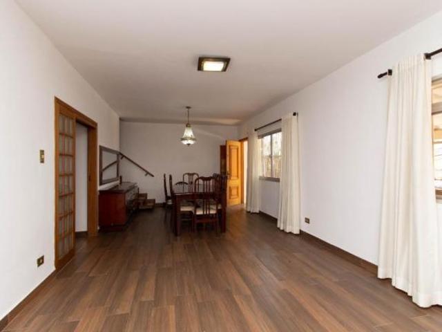Sobrado para venda com 5 quartos, sendo 1 suíte, 270m²