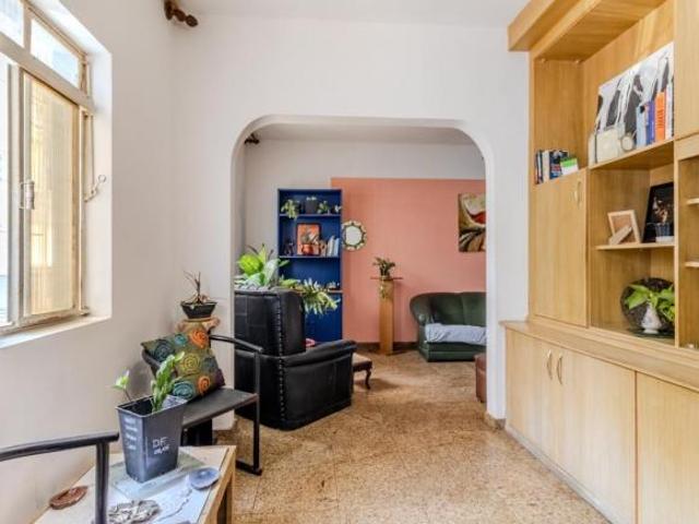 Sobrado para venda com 5 quartos, sendo 1 suíte, 200m²