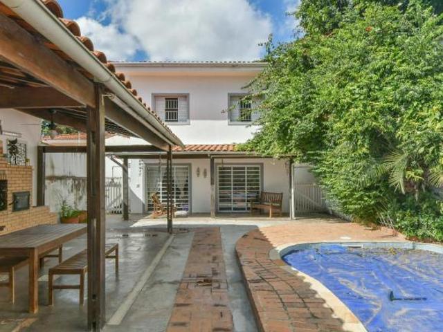 Sobrado para venda com 5 quartos, sendo 3 suítes, 425m²