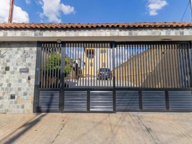 Sobrado para venda com 6 quartos, sendo 1 suíte, 273m²