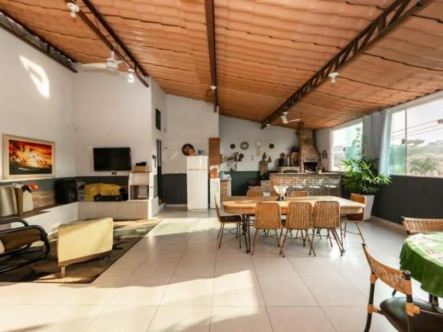 Sobrado para venda com 7 quartos, 378m²