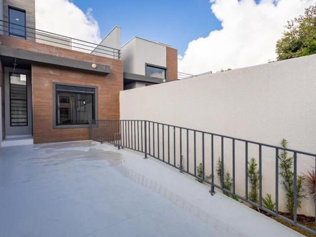 Sobrado para venda e aluguel em Barreirinha de 154.00m² com 3 Quartos, 2 Suites e 2 Garagens