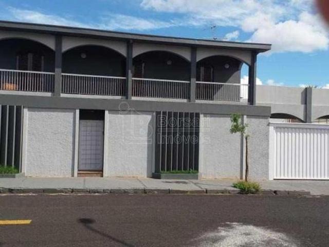 Sobrado para venda e aluguel em Centro de 267.00m² com 3 Quartos, 1 Suite e 5 Garagens
