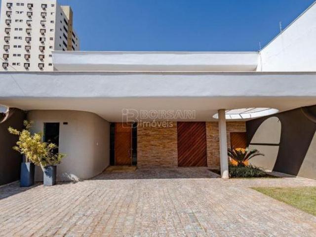 Sobrado para venda e aluguel em Centro de 372.00m² com 4 Quartos, 3 Suites e 6 Garagens