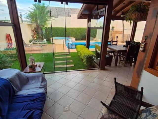 Sobrado para venda e aluguel em Chácara Malota de 499.00m² com 3 Quartos, 2 Suites e 4 Garagens