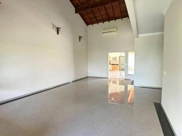 Sobrado para venda e aluguel em Condomínio Portal De Itaici de 314.00m² com 3 Quartos, 3 Suites e 4