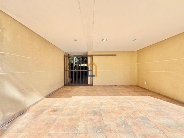 Sobrado para venda e aluguel em Santa Cândida de 226.00m² com 3 Quartos, 1 Suite e 4 Garagens