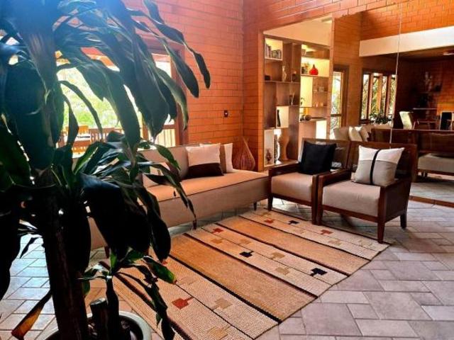 Sobrado para venda e aluguel em Serra Dos Lagos de 413.00m² com 4 Quartos, 2 Suites e 4 Garagens