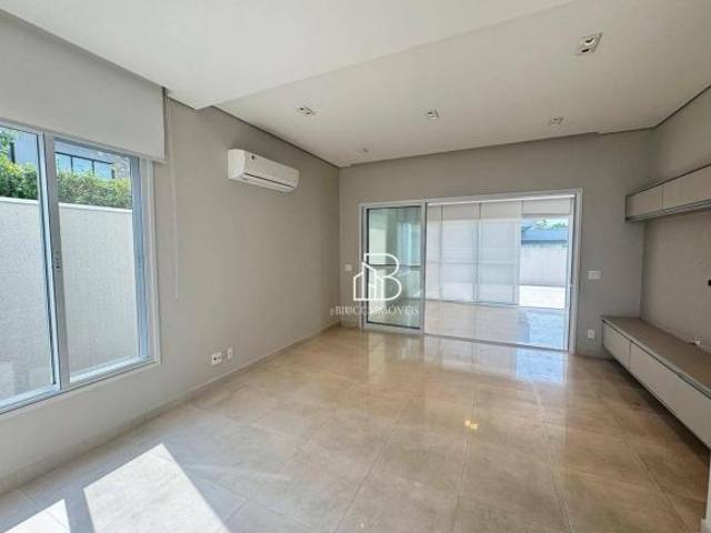Sobrado para venda e aluguel em Vila Dos Plátanos de 300.00m² com 3 Quartos, 3 Suites e 4 Garagens