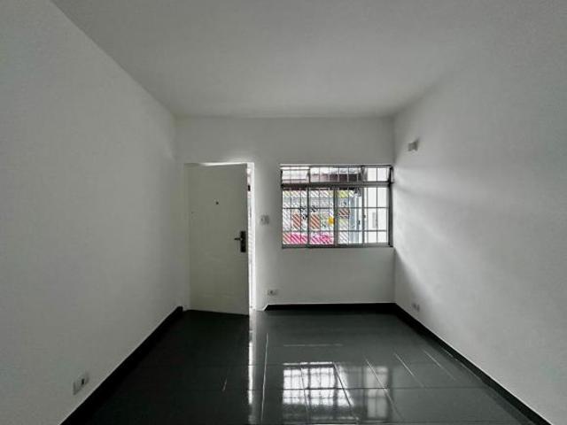 Sobrado para venda e locação em Campo Belo com 3 quartos, sendo 1 suíte, 112m²