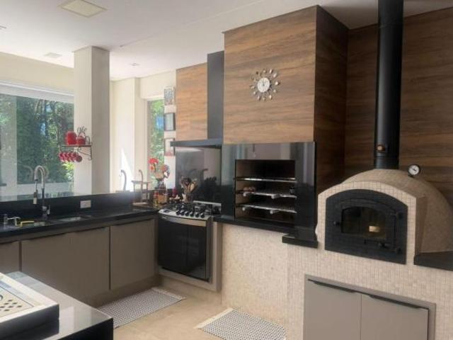 Sobrado para venda em Condomínio Zurich Dorf de 580.00m² com 4 Quartos, 4 Suites e 3 Garagens