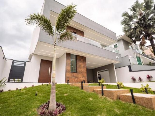 Sobrado para venda em Condomínio Helvetia Park I de 328.00m² com 3 Quartos, 3 Suites e 4 Garagens