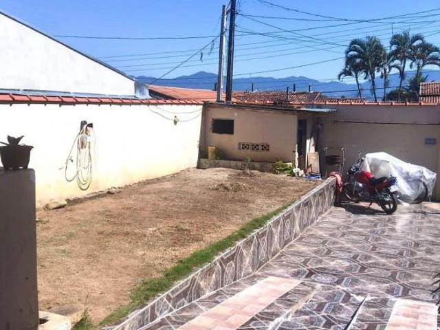 Sobrado para venda em Conjunto Residencial Araretama de 195.00m² com 2 Quartos, 1 Suite e 5 Garagens