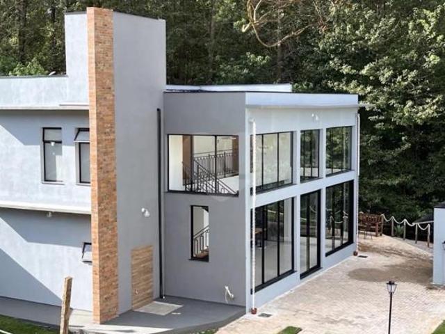 Sobrado para venda em Caxambu de 249.00m² com 4 Quartos, 3 Suites e 4 Garagens