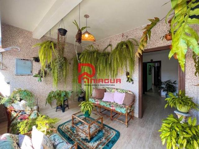Sobrado para venda em Caiçara de 254.00m² com 4 Quartos, 3 Suites e 6 Garagens