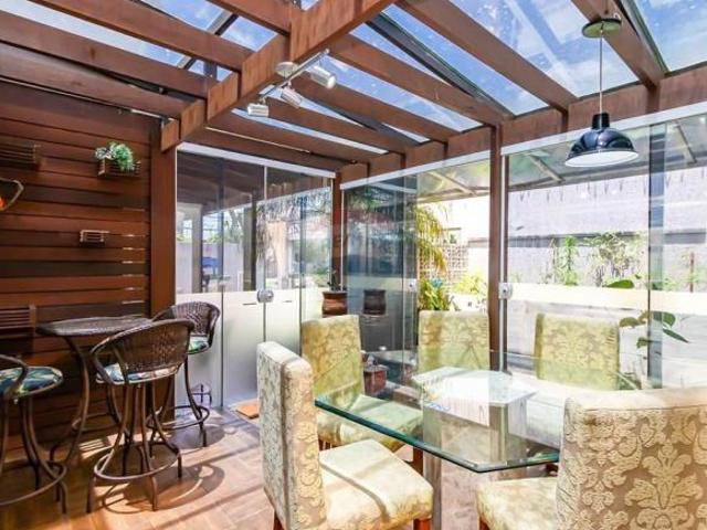 Sobrado para venda em Cajuru de 260.00m² com 3 Quartos, 1 Suite e 3 Garagens