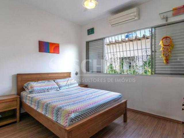 Sobrado para venda em Campo Belo com 3 quartos, sendo 1 suíte, 179m²