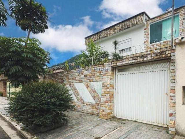 Sobrado para venda em Canto Do Forte de 288.00m² com 4 Quartos, 1 Suite e 4 Garagens