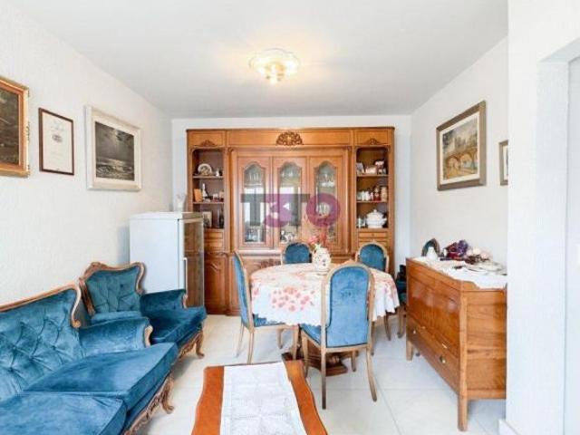 Sobrado para venda em Capão Raso de 104.00m² com 3 Quartos, 1 Suite e 2 Garagens