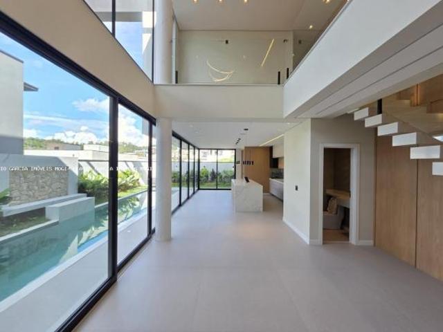 Sobrado para venda em Cézar De Souza de 240.00m² com 3 Quartos, 3 Suites e 4 Garagens
