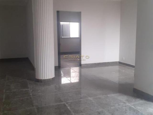 Sobrado para venda em Centro, Anápolis