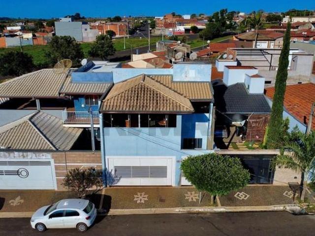 Sobrado para venda em Centro de 199.43m² com 4 Quartos, 1 Suite e 2 Garagens