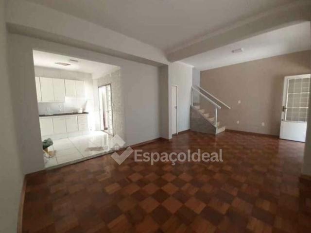 Sobrado para venda em Centro de 130.00m² com 3 Quartos
