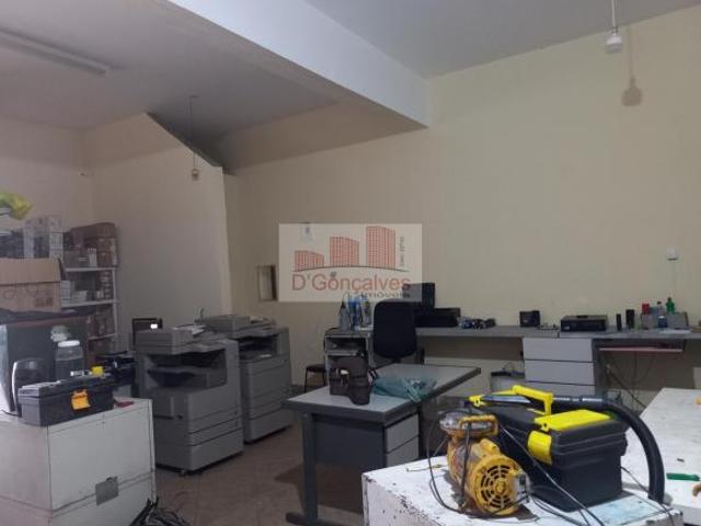 Sobrado para venda em Centro de 240.00m² com 4 Quartos, 1 Suite e 4 Garagens