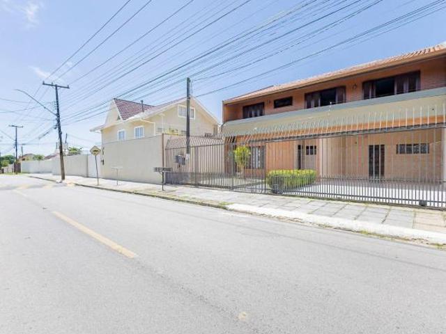 Sobrado para venda em Centro de 245.00m² com 4 Quartos, 1 Suite e 4 Garagens