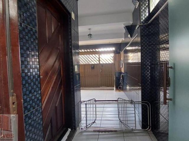 Sobrado para venda em Centro de 250.00m² com 4 Quartos, 3 Suites e 2 Garagens
