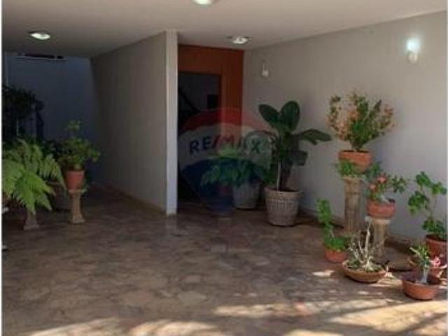 Sobrado para venda em Centro de 258.00m² com 3 Quartos e 3 Suites