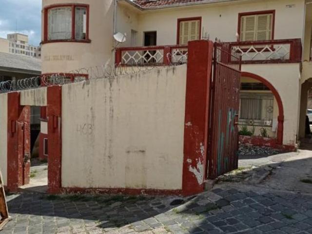 Sobrado para venda em Centro de 260.00m² com 4 Quartos, 1 Suite e 6 Garagens