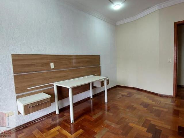 Sobrado para venda em Centro de 230.00m² com 3 Quartos, 2 Suites e 4 Garagens