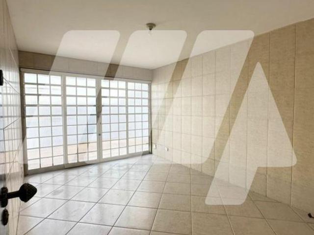 Sobrado para venda em Centro de 238.00m² com 4 Quartos, 2 Suites e 4 Garagens