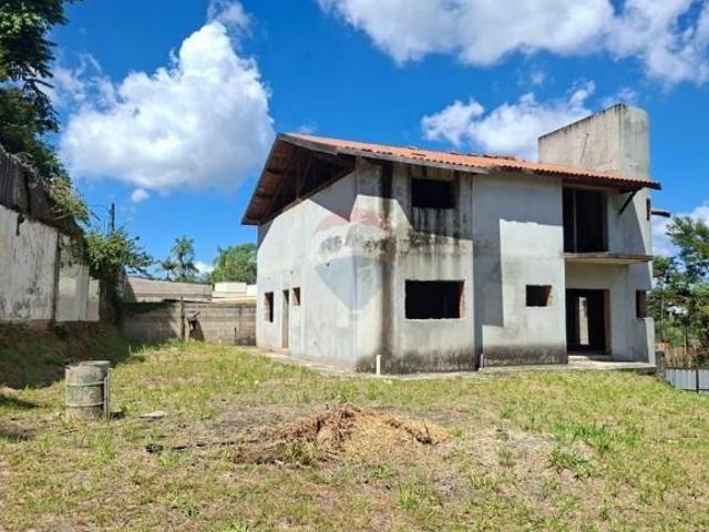 Sobrado para venda em Centro de 300.00m² com 3 Quartos, 2 Suites e 6 Garagens