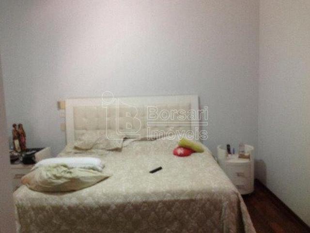 Sobrado para venda em Centro de 334.00m² com 3 Quartos, 3 Suites e 4 Garagens