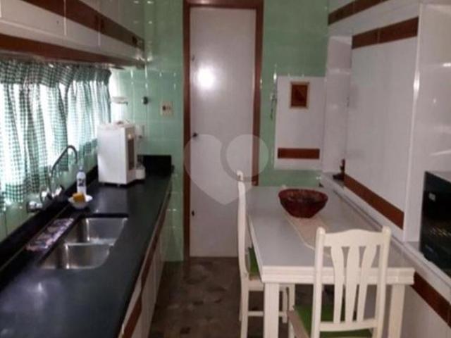 Sobrado para venda em Centro de 435.00m² com 7 Quartos, 2 Suites e 4 Garagens