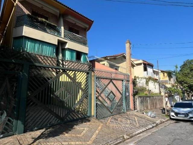 Sobrado para venda em Chácara Inglesa com 4 quartos, sendo 2 suítes, 196m²