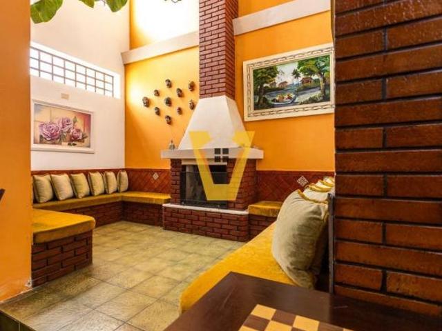 Sobrado para venda em Chácara Inglesa com 5 quartos, sendo 2 suítes, 488m²
