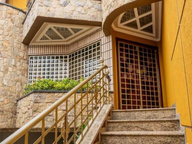Sobrado para venda em Chácara Inglesa com 3 quartos, sendo 3 suítes, 300m²