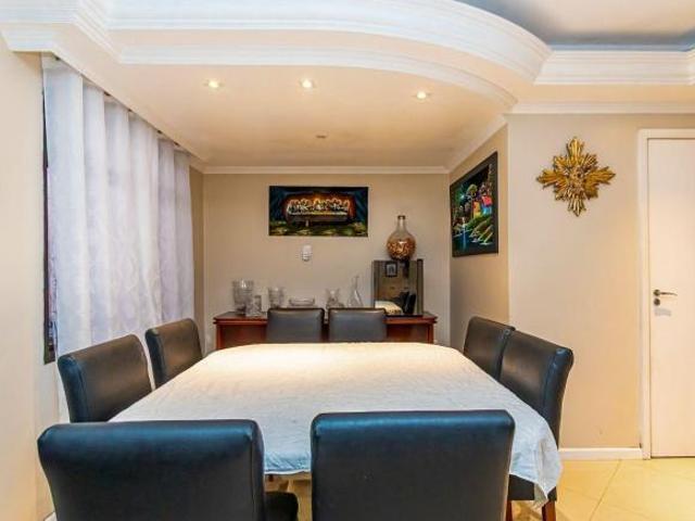 Sobrado para venda em Cidade Industrial de 210.00m² com 3 Quartos, 1 Suite e 3 Garagens