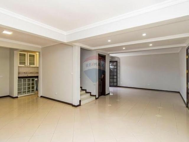 Sobrado para venda em Cidade Jardim de 190.00m² com 3 Quartos e 2 Garagens