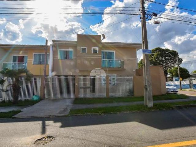 Sobrado para venda em Cruzeiro de 126.00m² com 3 Quartos, 3 Suites e 3 Garagens