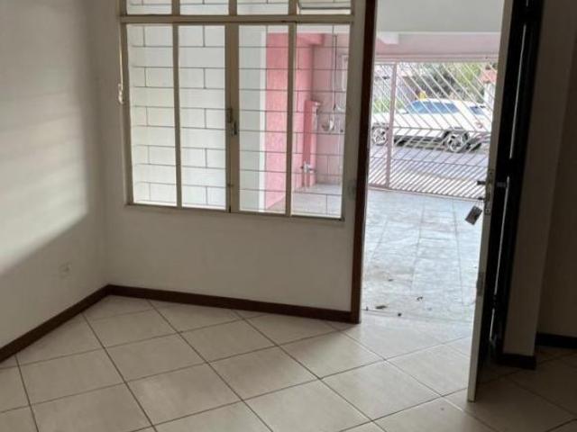 Sobrado para Venda em Curitiba, Capão da Imbuia, 3 dormitórios, 1 suíte, 4 banheiros, 2 vagas