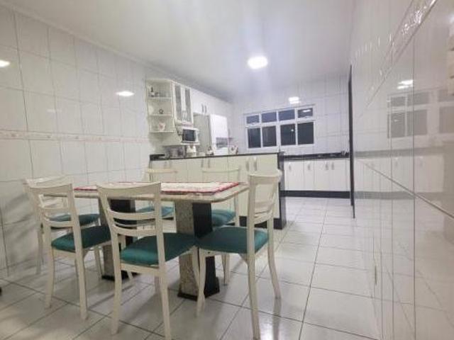 Sobrado para Venda em Curitiba, Boqueirão, 3 dormitórios, 1 suíte, 2 banheiros, 5 vagas