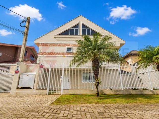 Sobrado para Venda em Curitiba, Xaxim, 3 dormitórios, 1 suíte, 4 banheiros, 2 vagas